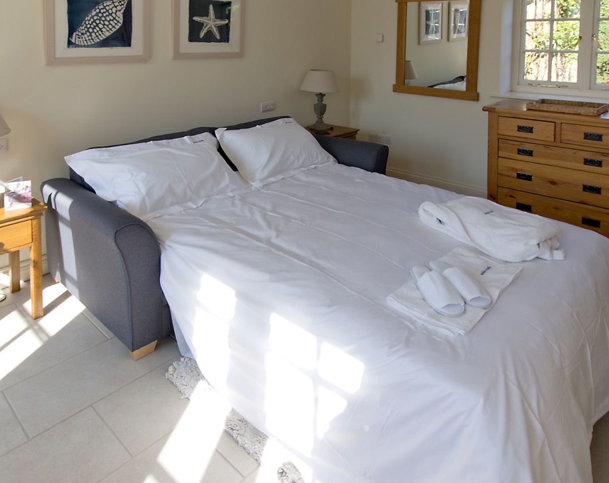 5 Top Tips for creating a Multi-Functional Guest Room - tidy away today